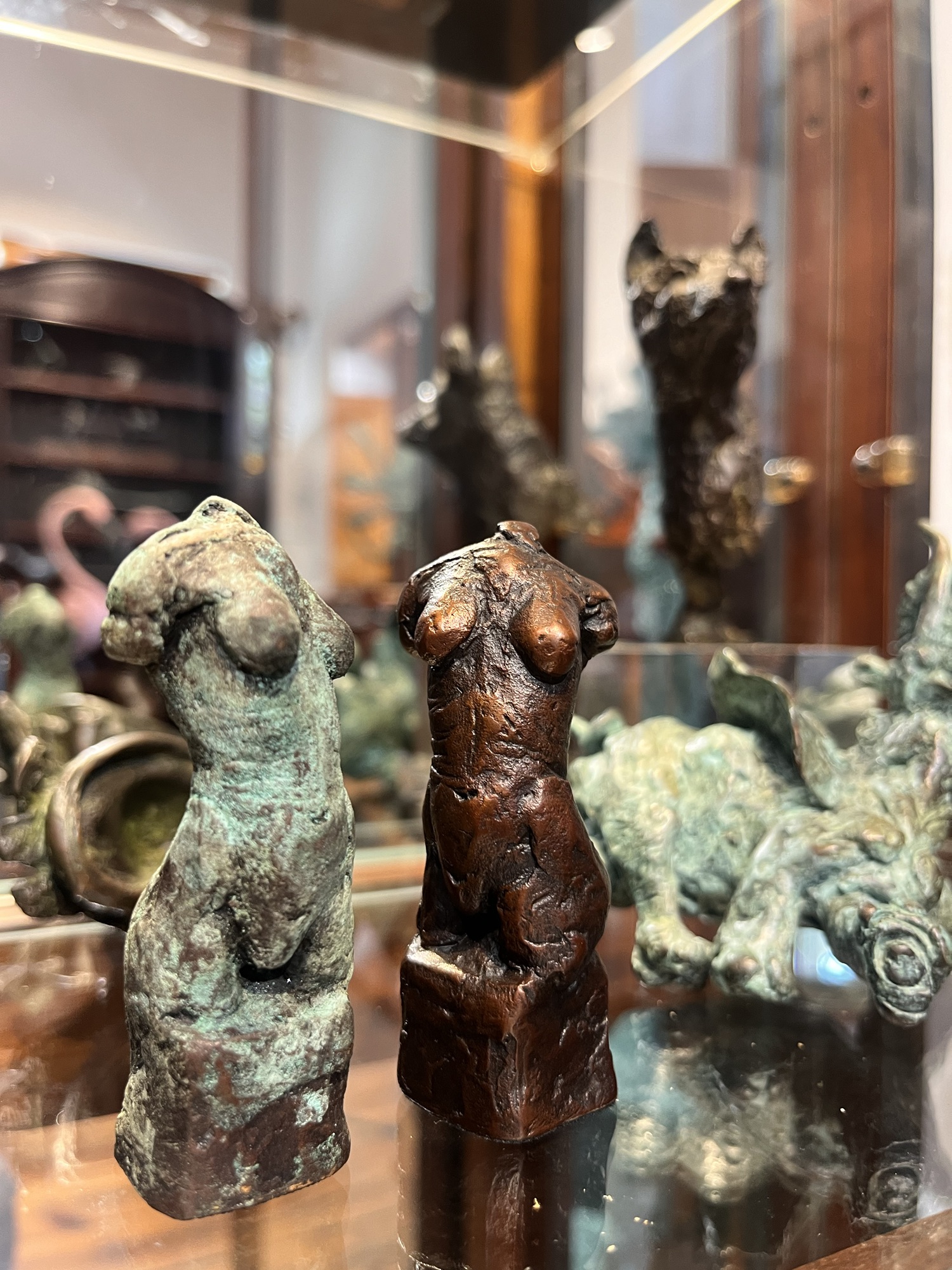 Miniature bronze sculptures with new presentations in the studio ...